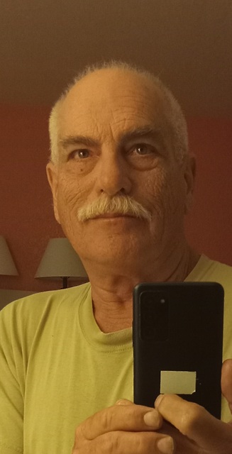 Profile: checkmark | Spinchat.com